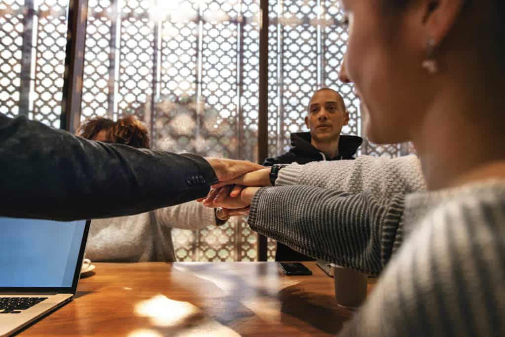 ESLgold - Learn common English phrases for real-life speaking situations!